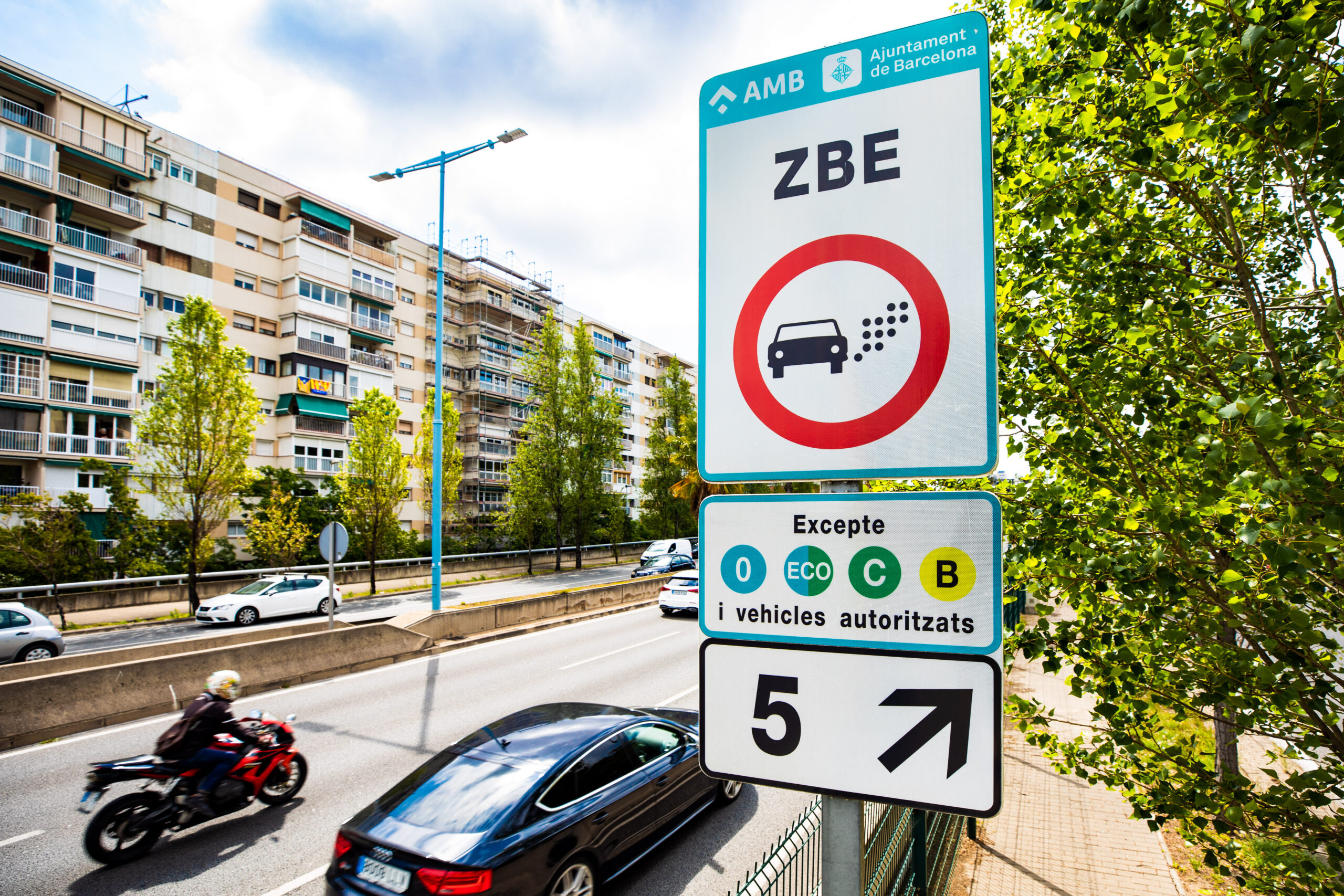 Pobres o rics, a qui ha afectat més la ZBE de Barcelona?